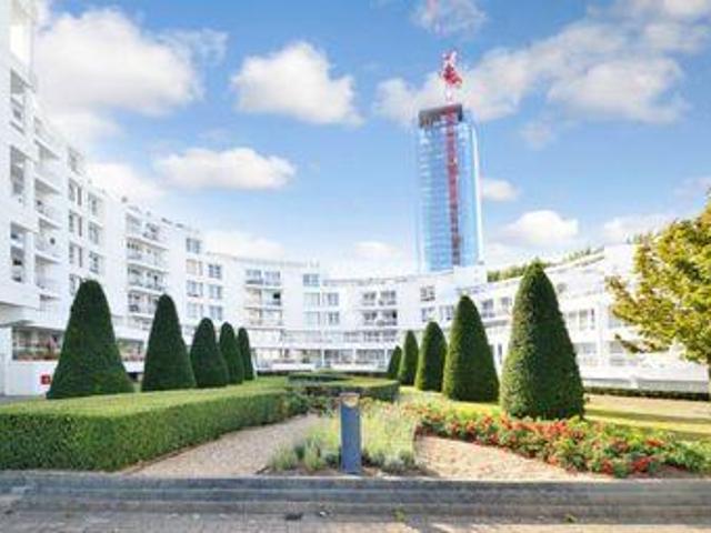 2 Bedrooms Flat for sale in Manchester Road, London E14