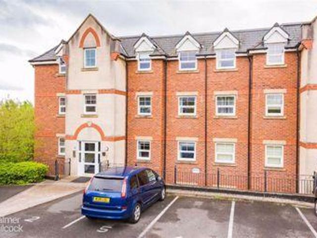 2 Bedrooms Flat for sale in Manchester Road, Tyldesley, Macnhester M29
