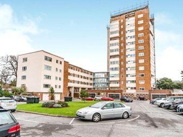 2 Bedrooms Flat for sale in Manor Lea, Boundary Road, Worthing BN11
