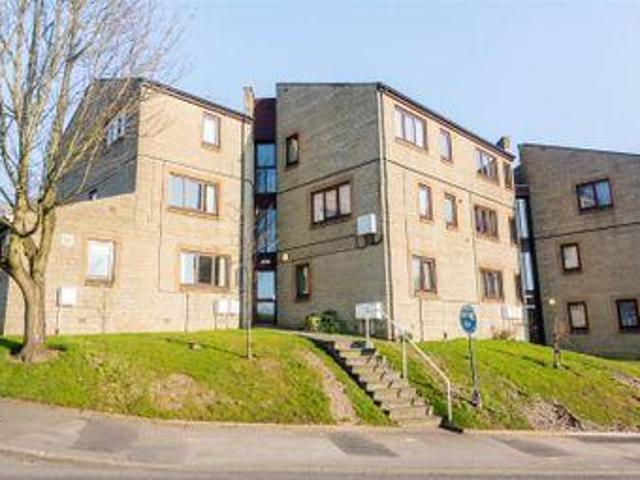 2 Bedrooms Flat for sale in Manor Square, Yeadon, Leeds LS19