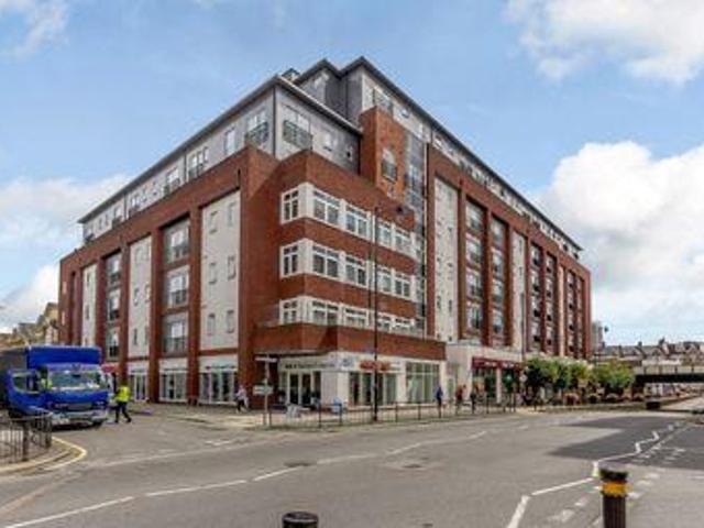 2 Bedrooms Flat for sale in Manor Road, Wallington SM6