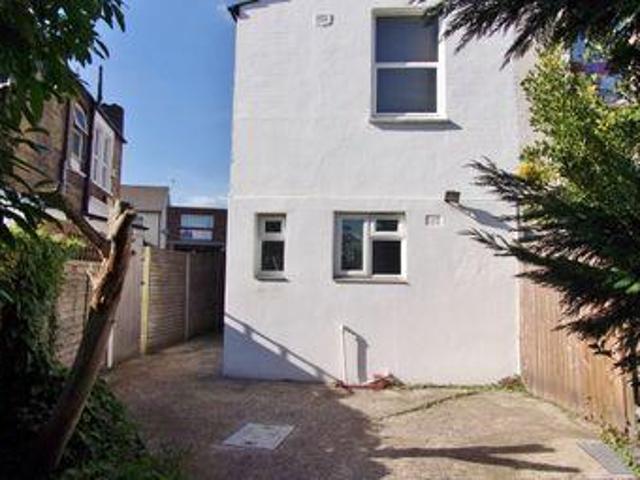 2 Bedrooms Flat for sale in Manor Road, London SE25