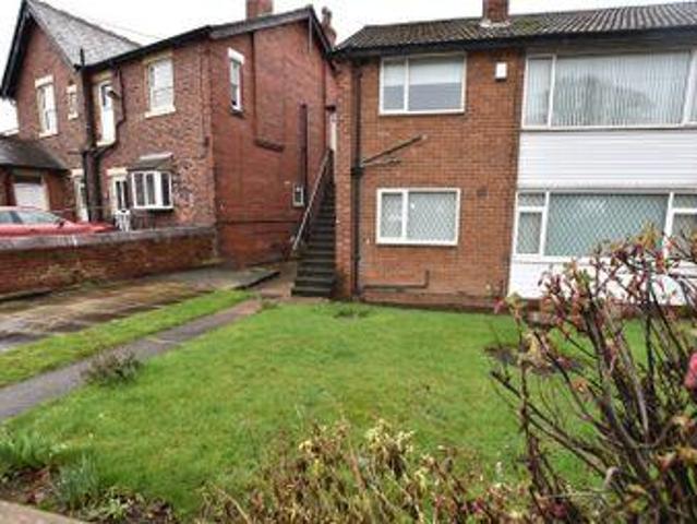 2 Bedrooms Flat for sale in Manston Lane, Leeds, West Yorkshire LS15