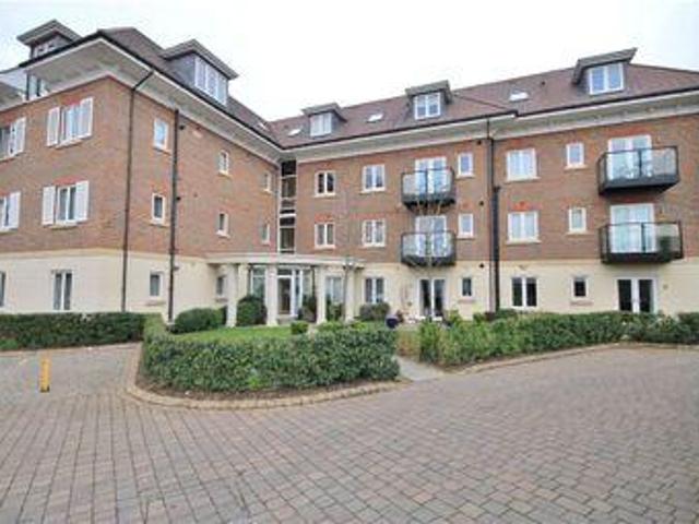 2 Bedrooms Flat for sale in Maplewood Court, Woodthorpe Road, Ashford, Middlesex TW15
