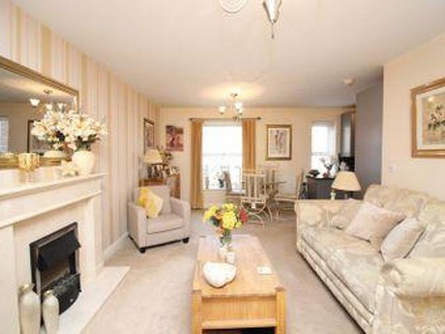 2 Bedrooms Flat for sale in Marchwood Close, Blackrod, Bolton BL6