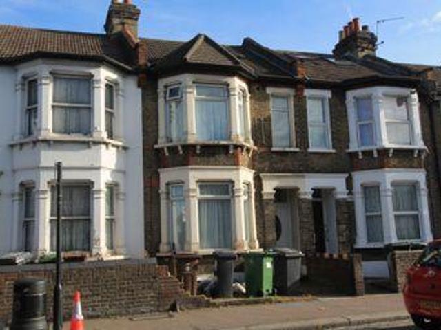 2 Bedrooms Flat for sale in Markhouse Road, London E17