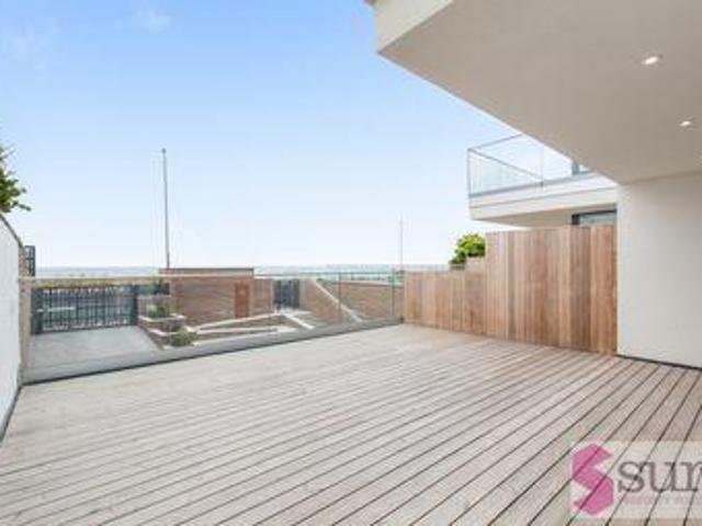 2 Bedrooms Flat for sale in Marine Drive, Rottingdean, Rottingdean BN2
