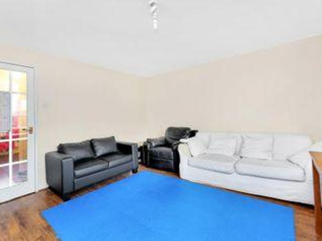 2 Bedrooms Flat for sale in Massingberd Way, London SW17