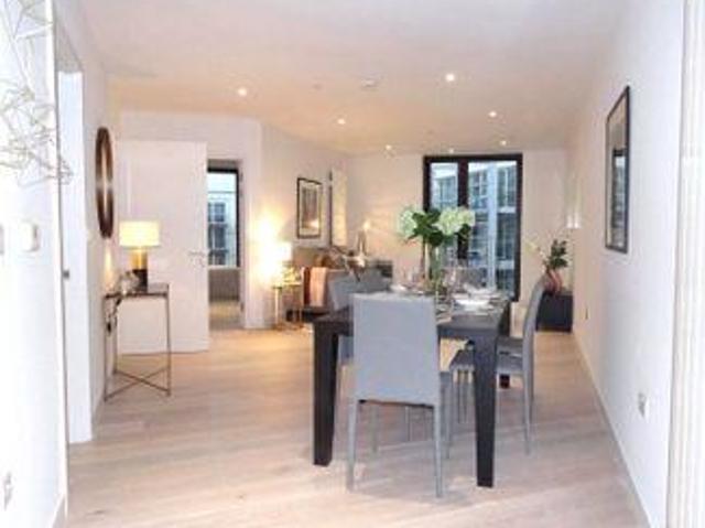 2 Bedrooms Flat for sale in Masthead, Royal Wharf, London E16