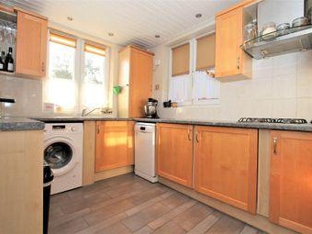 2 Bedrooms Flat for sale in Methuen Close, Edgware HA8