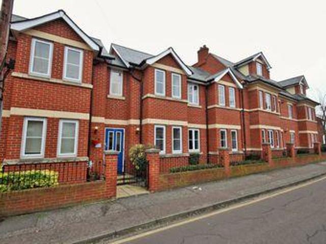 2 Bedrooms Flat for sale in Meyrick Crescent, Colchester CO2