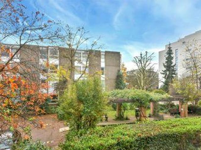 2 Bedrooms Flat for sale in Meyrick Road, London SW11