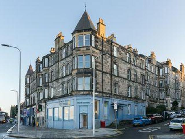 2 Bedrooms Flat for sale in Meadowbank Place, Meadowbank, Edinburgh EH8