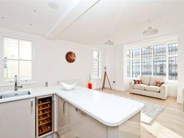 2 Bedrooms Flat for sale in Medina Villas, Hove, East Sussex BN3
