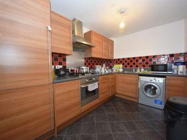 2 Bedrooms Flat for sale in Medici Close, Ilford IG3