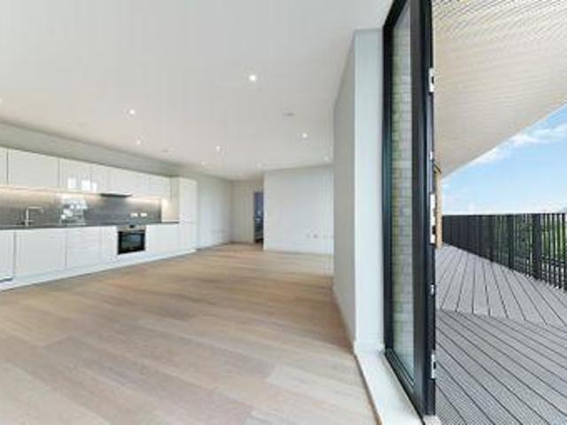 2 Bedrooms Flat for sale in Mercier Court, Starboard Way, London E16