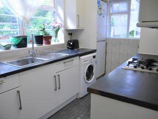 2 Bedrooms Flat for sale in Merley Court, Church Lane NW9