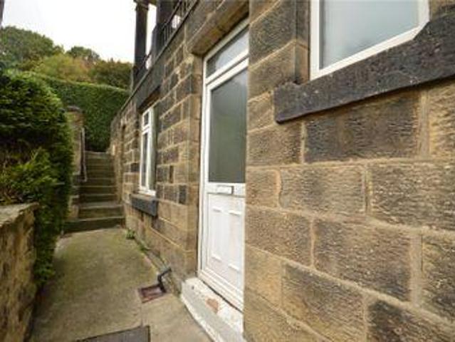 2 Bedrooms Flat for sale in Merriville, Horsforth, Leeds, West Yorkshire LS18