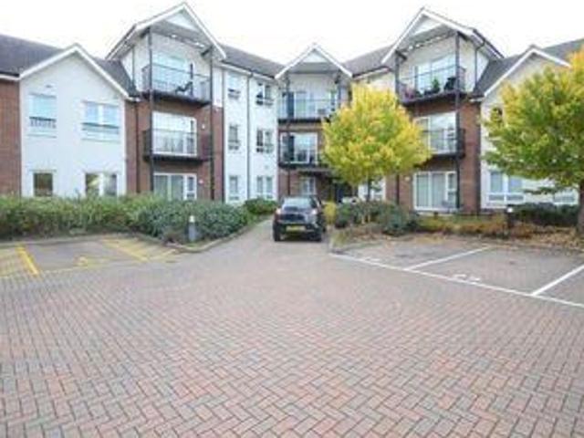 2 Bedrooms Flat for sale in Merydene Court, London Road, Bracknell RG42