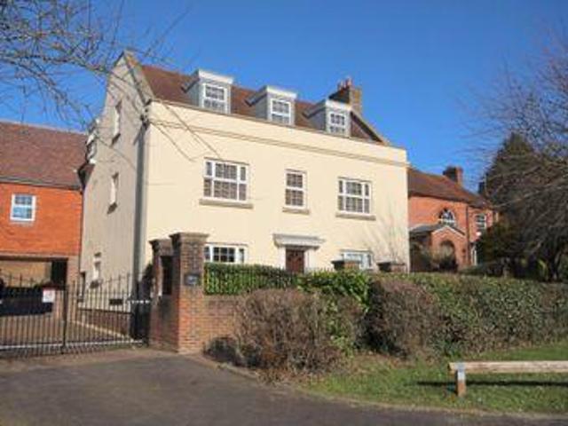2 Bedrooms Flat for sale in Mitre Court, Worthing Road, Horsham RH12