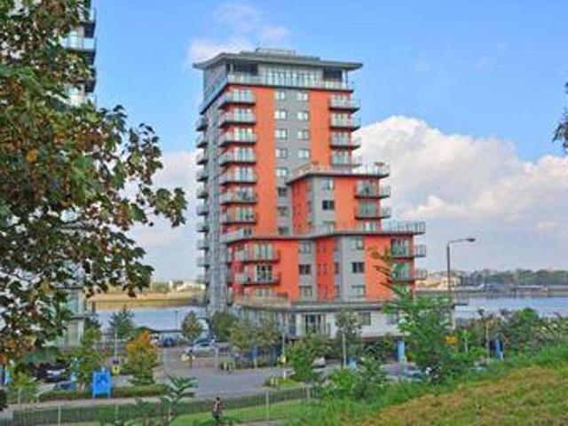 2 Bedrooms Flat for sale in Mizzen Mast House, Mast Quay, Woolwich, London SE18