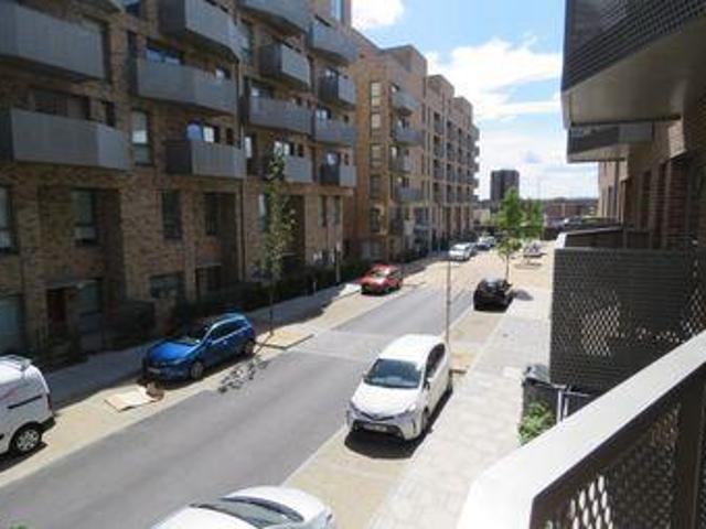 2 Bedrooms Flat for sale in Mizzen Street, Barking IG11
