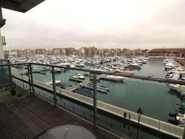 2 Bedrooms Flat for sale in Midway Quay, Eastbourne BN23