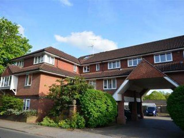 2 Bedrooms Flat for sale in Millgate Court, Guildford Road, Farnham GU9