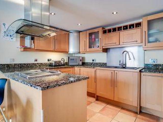 2 Bedrooms Flat for sale in Millharbour, London E14