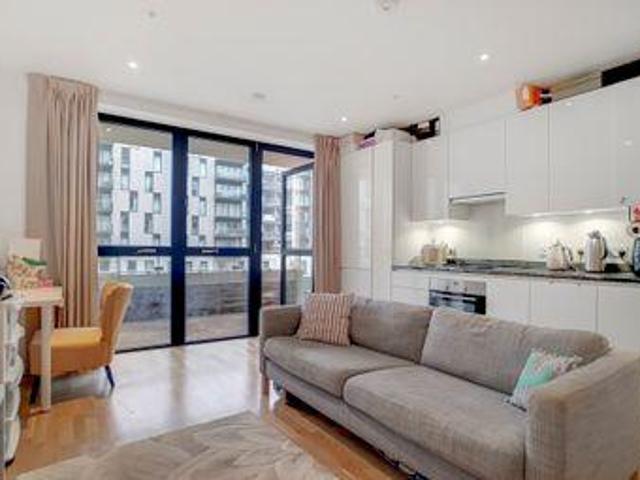 2 Bedrooms Flat for sale in Mirabelle Gardens, Stratford E20