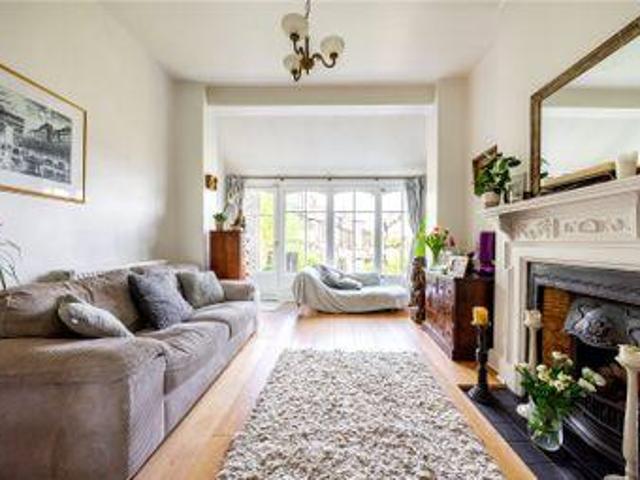 2 Bedrooms Flat for sale in Muswell Road, London N10