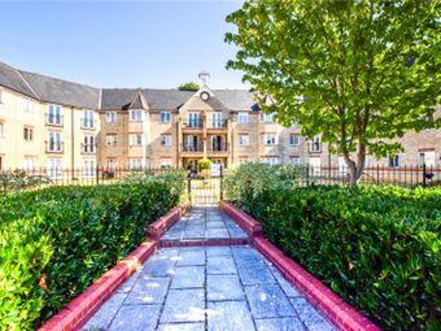 2 Bedrooms Flat for sale in Norbury Avenue, Watford, Hertfordshire WD24