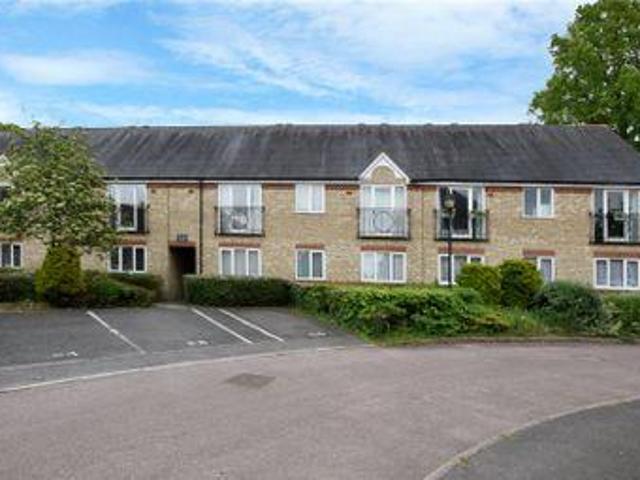 2 Bedrooms Flat for sale in Norbury Avenue, Watford, Hertfordshire WD24
