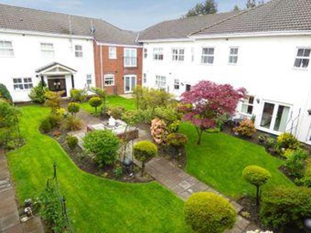 2 Bedrooms Flat for sale in Norden Road, Rochdale, Lancashire OL11
