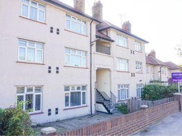 2 Bedrooms Flat for sale in North Circular Road, London NW10