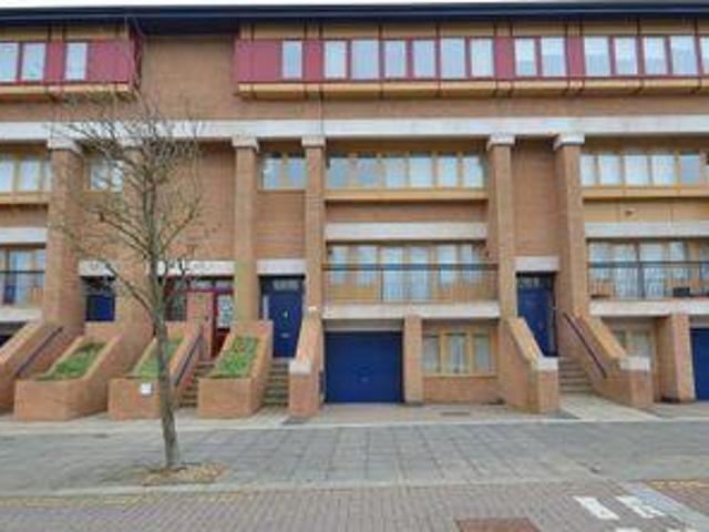 2 Bedrooms Flat for sale in North Row, Milton Keynes MK9