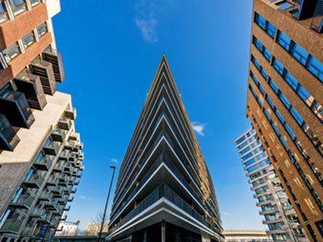 2 Bedrooms Flat for sale in North Woolwich Road, London E16
