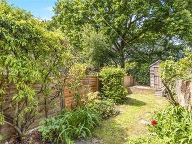 2 Bedrooms Flat for sale in North View Road, London N8