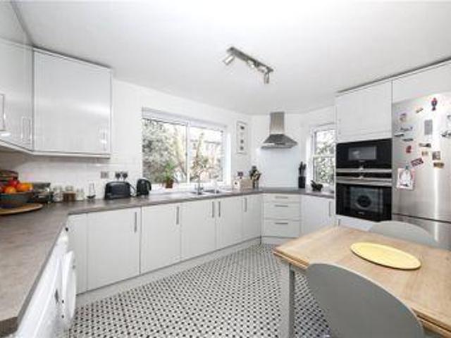2 Bedrooms Flat for sale in Northiam Street, London E9