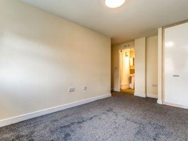 2 Bedrooms Flat for sale in Navigation Drive, Apperley Bridge, Bradford BD10