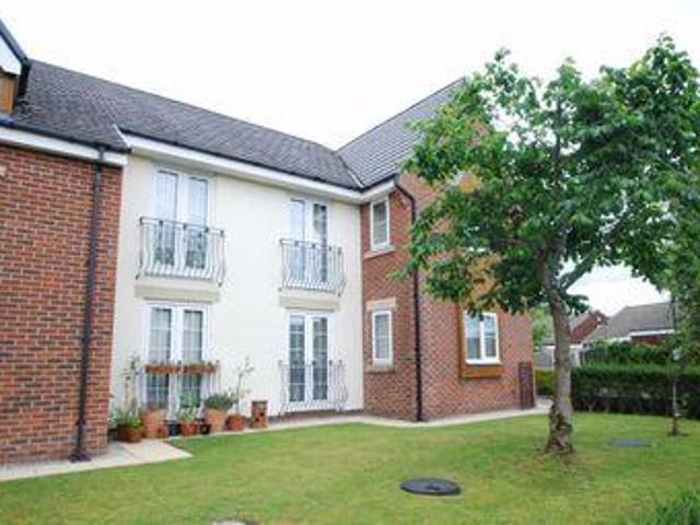 2 Bedrooms Flat for sale in Nailers Green, Bury, Greater Manchester BL8