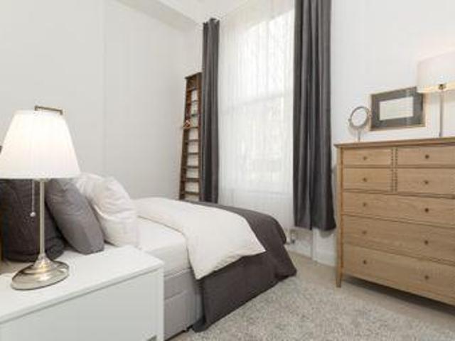 2 Bedrooms Flat for sale in Nevern Square, London SW5