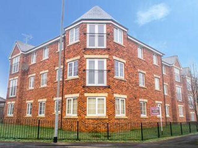 2 Bedrooms Flat for sale in New Forest Way, Leeds LS10