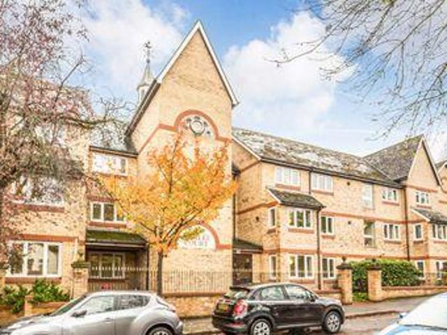 2 Bedrooms Flat for sale in New Jubilee Court, Grange Avenue, Woodford Green IG8