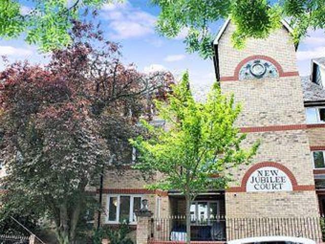 2 Bedrooms Flat for sale in New Jubilee Court, Woodford Green IG8