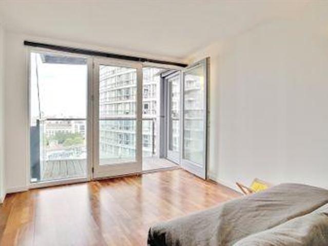 2 Bedrooms Flat for sale in New Providence Wharf, Fairmont Avenue, London E14