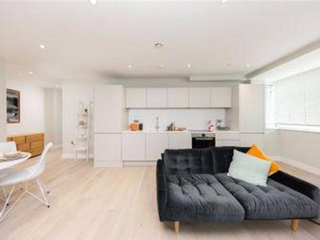 2 Bedrooms Flat for sale in New Road, Brentwood, Essex CM14