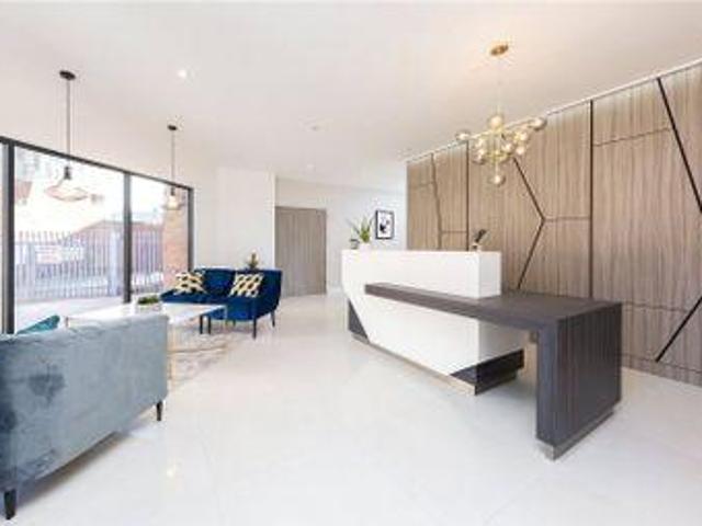 2 Bedrooms Flat for sale in New Road, Brentwood, Essex CM14