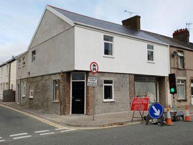 2 Bedrooms Flat for sale in New Road, Porthcawl CF36