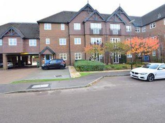 2 Bedrooms Flat for sale in Newbury Road, Worth, West Sussex RH10